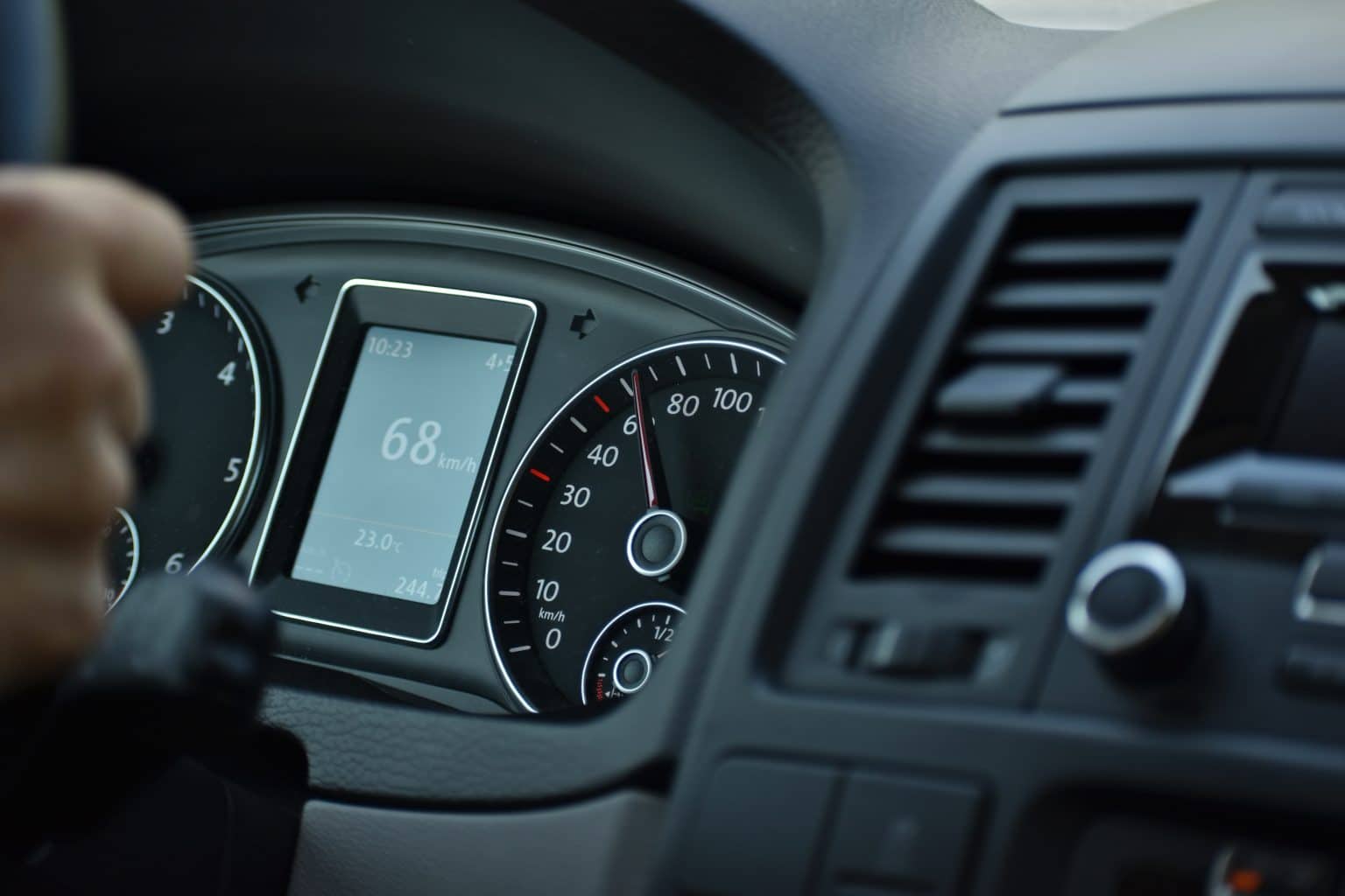 Signs of Digital Odometer Tampering: How to Detect Odometer Fraud